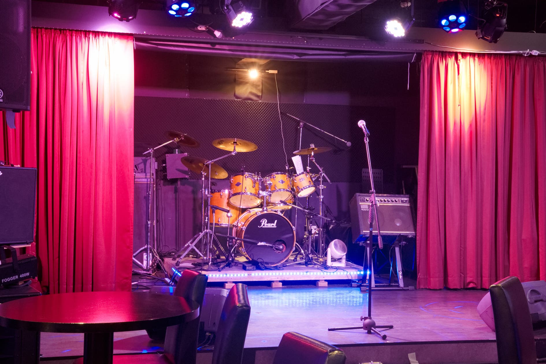 那覇市若狭にある使用用途多数のイベントスペースの写真2