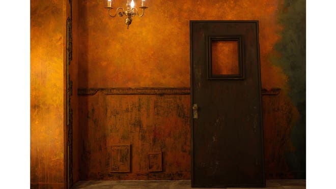 【エリックスタジオ】ダーク&クラシックの異世界空間!大きな窓も備えた廃墟風スタジオの写真14