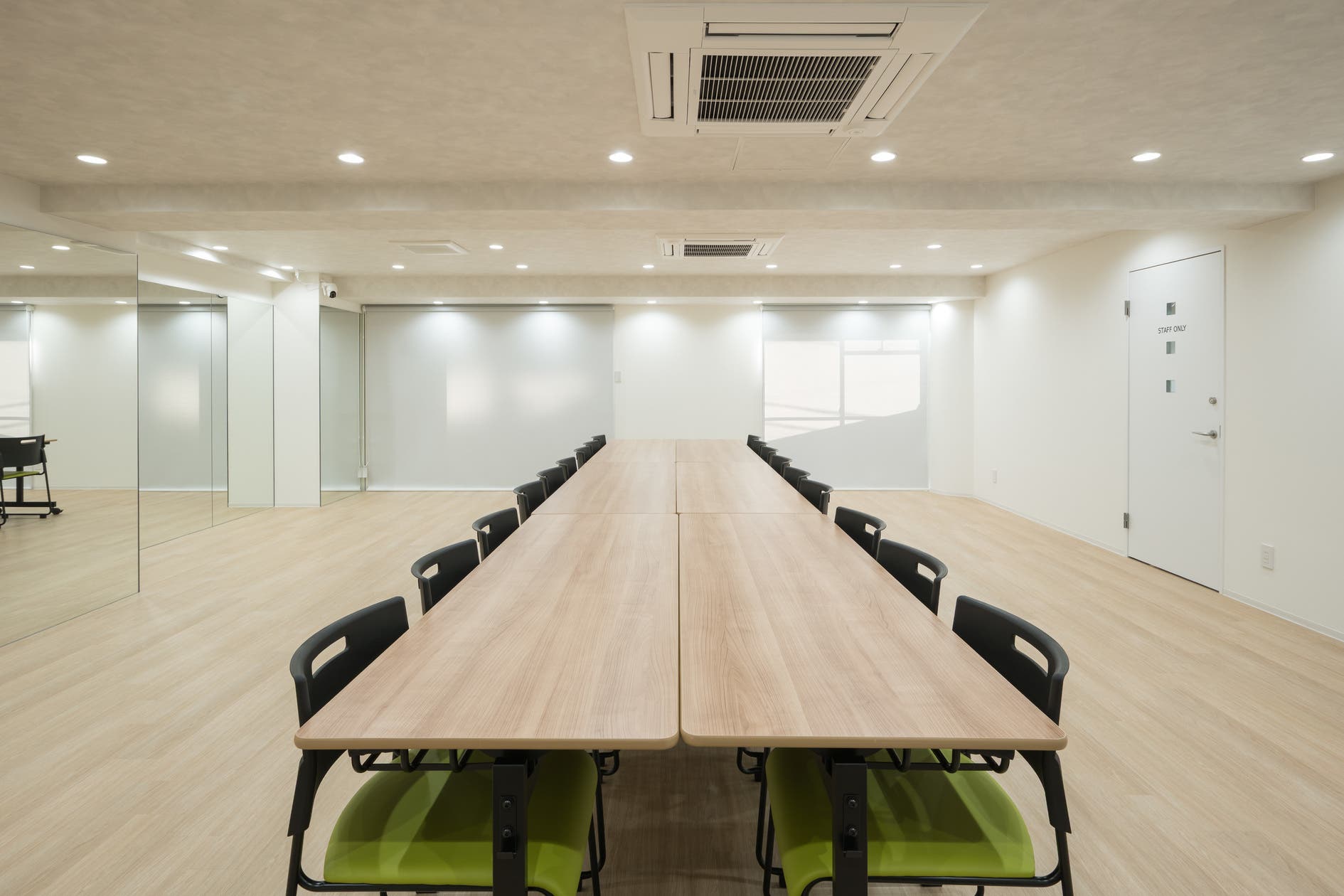 【期間限定価格】NEW OPEN！上野駅から5分♪尾久駅すぐ 一面鏡張り70㎡多目的スペース 会議/ヨガ/ダンススタジオ/撮影の写真3