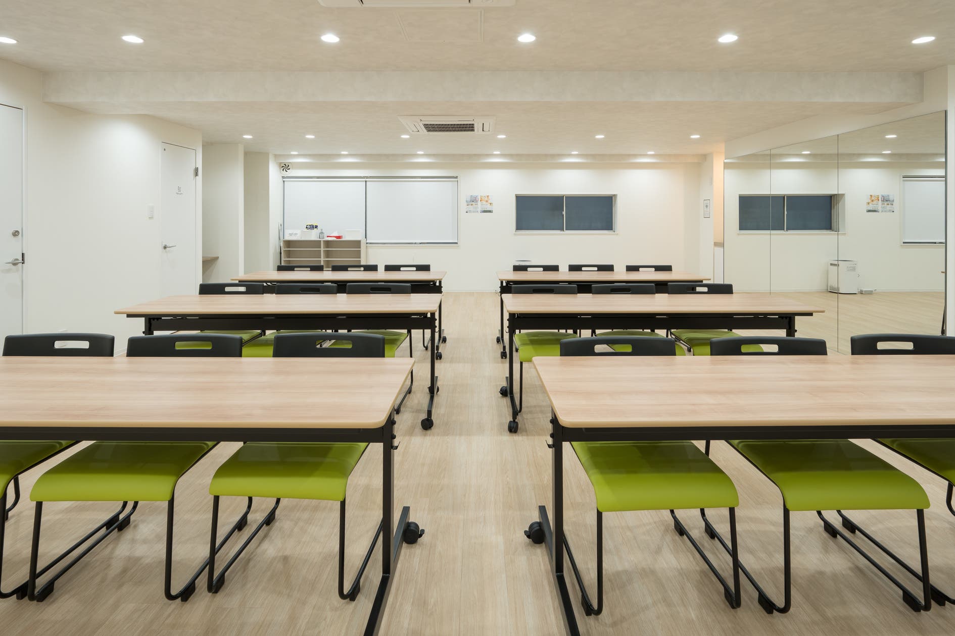 【期間限定価格】NEW OPEN！上野駅から5分♪尾久駅すぐ 一面鏡張り70㎡多目的スペース 会議/ヨガ/ダンススタジオ/撮影の写真4