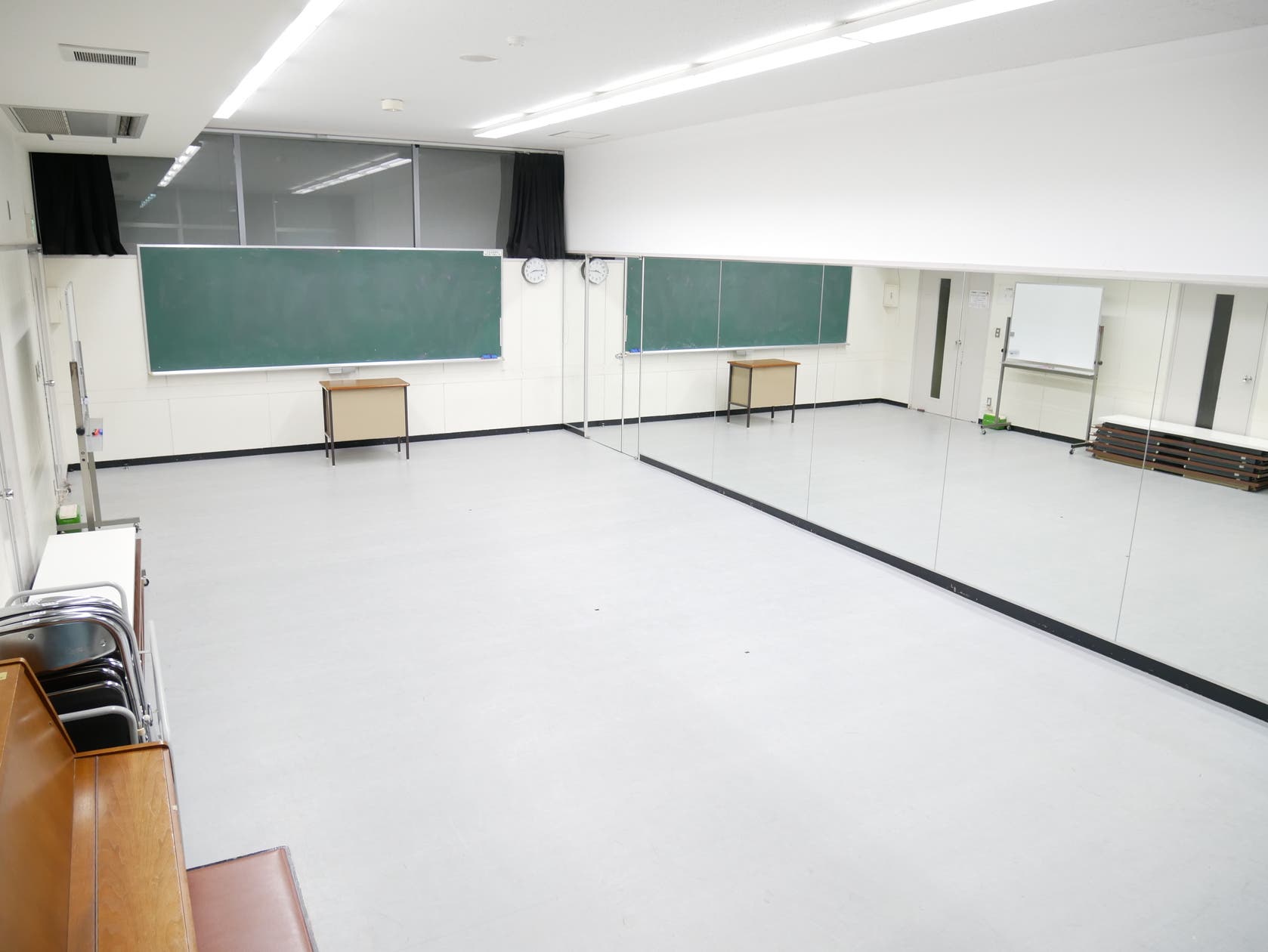日本芸術専門学校 練習スタジオ(第6教室)の写真1