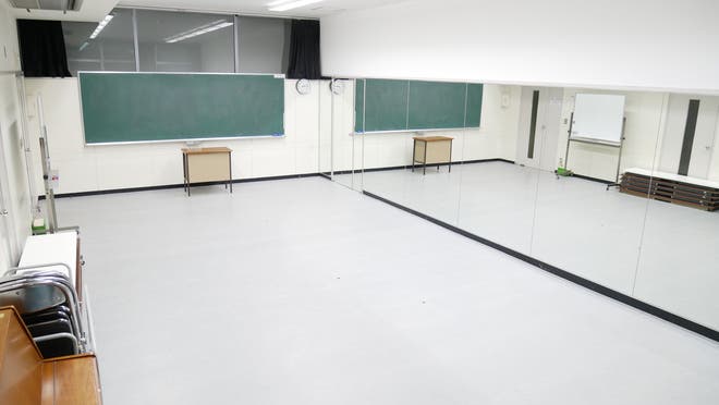 日本芸術専門学校 練習スタジオ(第6教室)の写真1