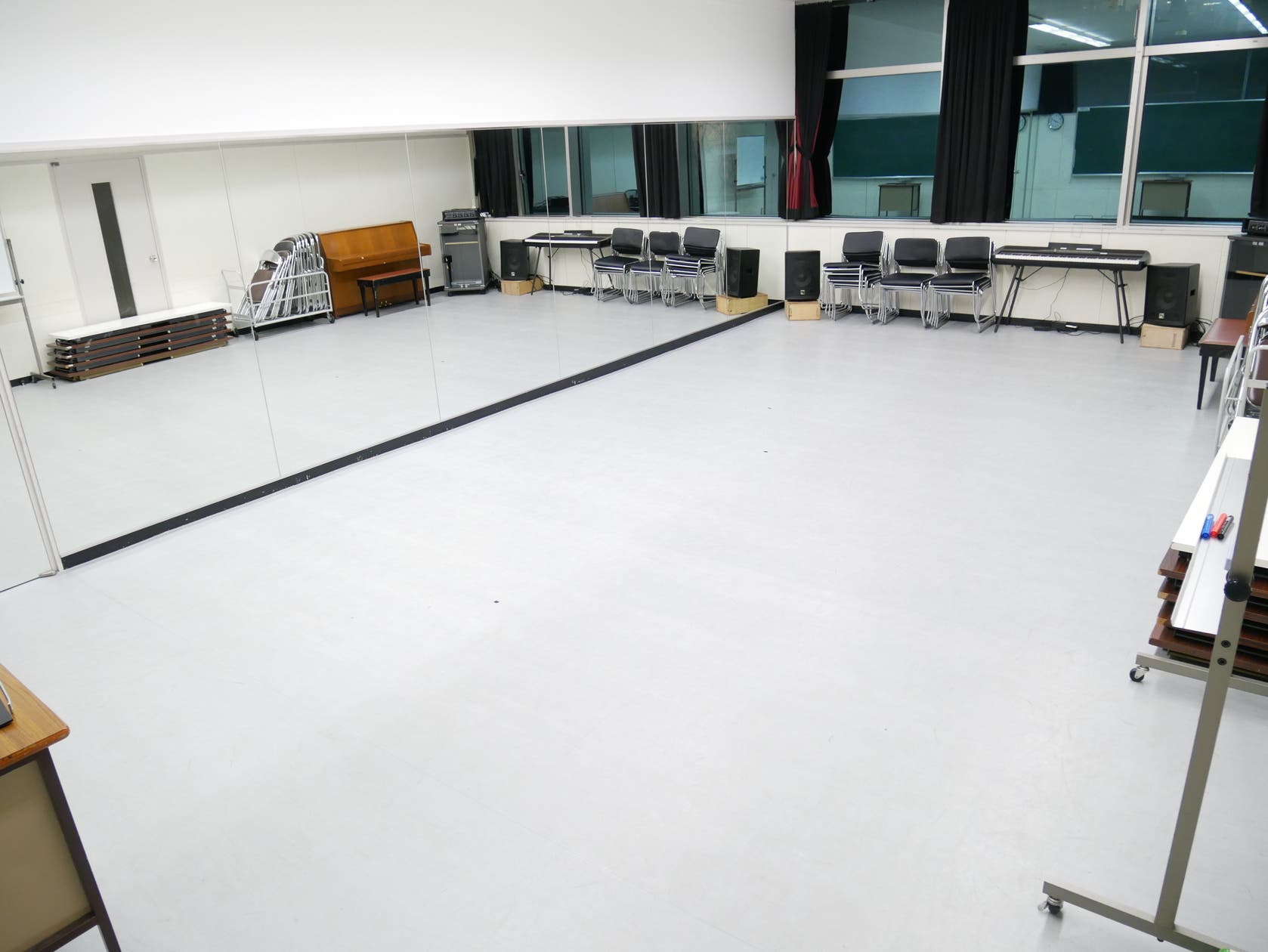 日本芸術専門学校 練習スタジオ(第6教室)の写真2