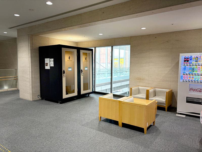 【CHATBOX 神戸先端医療センター】202　Web会議・通話に最適/無料WiFi/電源ありの写真1