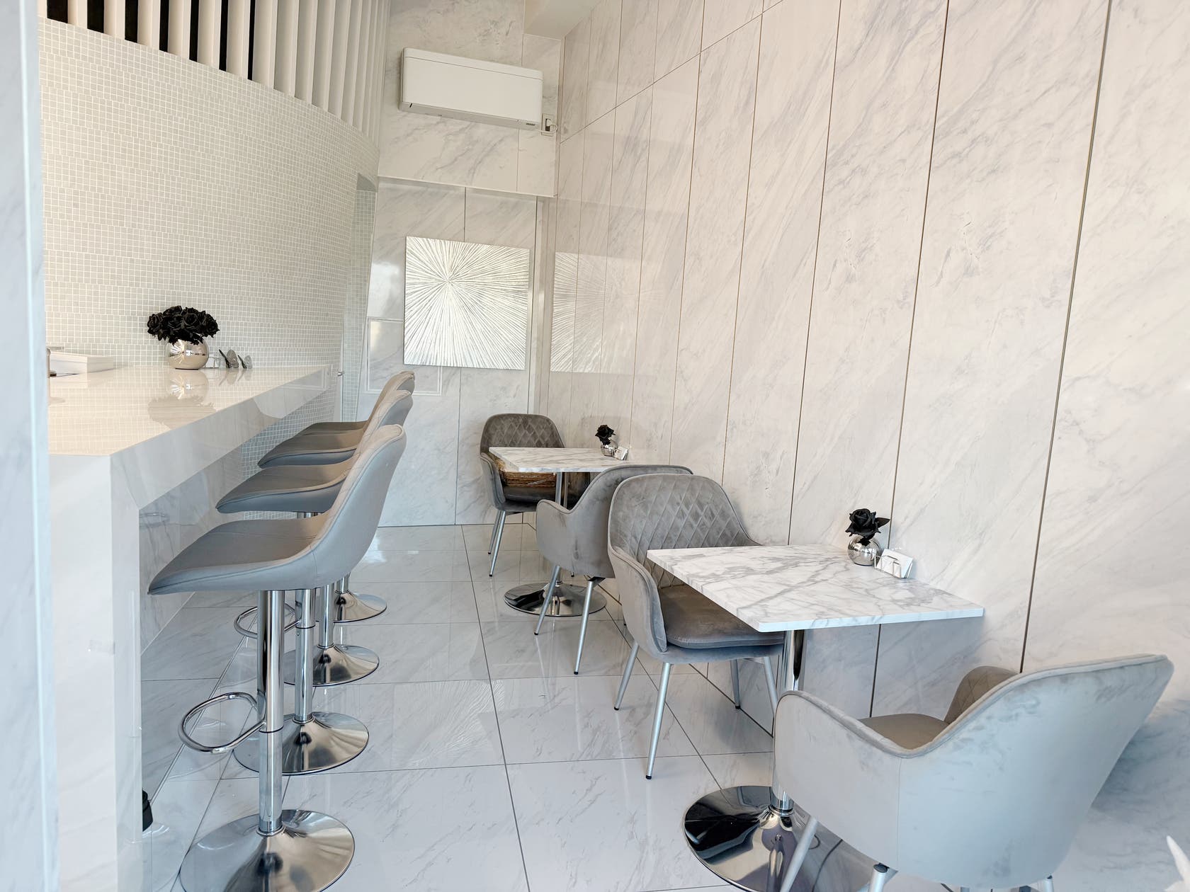 【表参道・原宿カフェ】大理石×ホワイトの映えカフェ♩カフェイベント／トークイベント／オフ会／撮影／展示／打ち上げの写真1