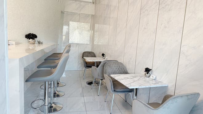 【表参道・原宿カフェ】大理石×ホワイトの映えカフェ♩カフェイベント/トークイベント/オフ会/撮影/展示/打ち上げの写真1