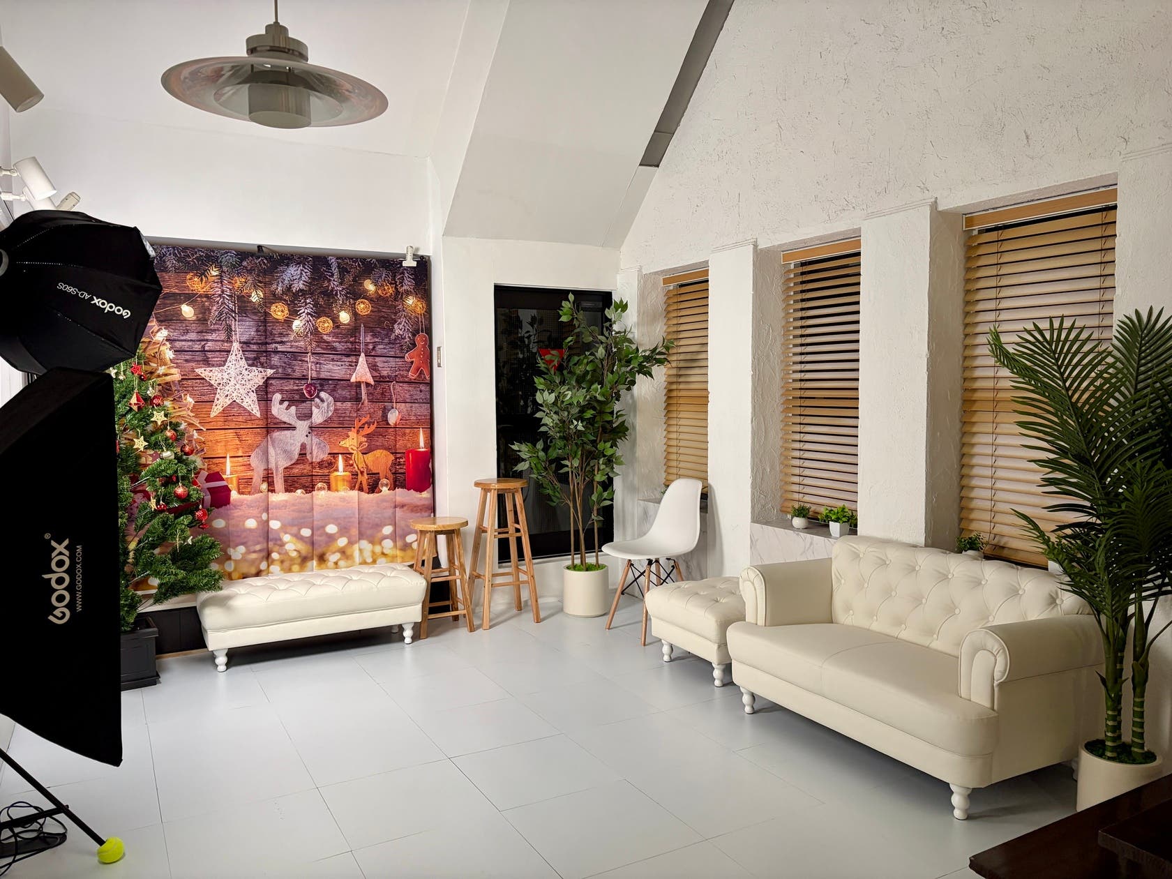 【栄から徒歩圏内】1時間からOK/商用利用可/撮影/コスプレ/配信/本格撮影スタジオ【新栄フォトスタジオ】の写真1