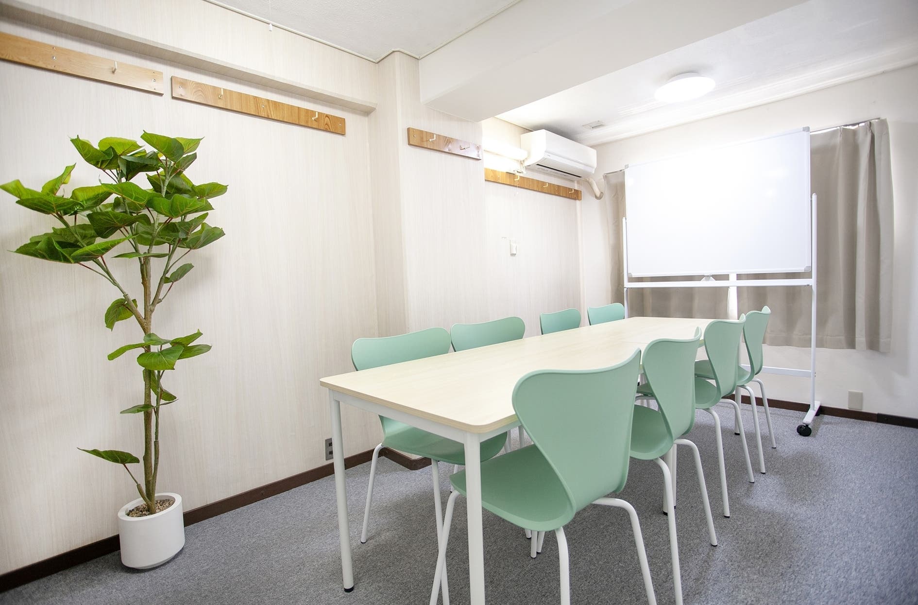 東中野駅30秒サロン可【即予約可・高速度WiFi・除菌完備】各種教室、会議、商談、面接、研修、ボードゲーム等に最適な個室スペースの写真1