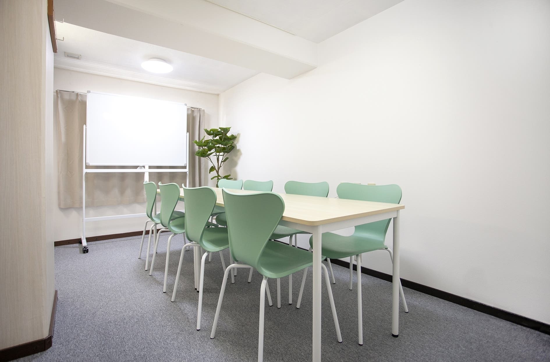 東中野駅30秒サロン可【即予約可・高速度WiFi・除菌完備】各種教室、会議、商談、面接、研修、ボードゲーム等に最適な個室スペースの写真6