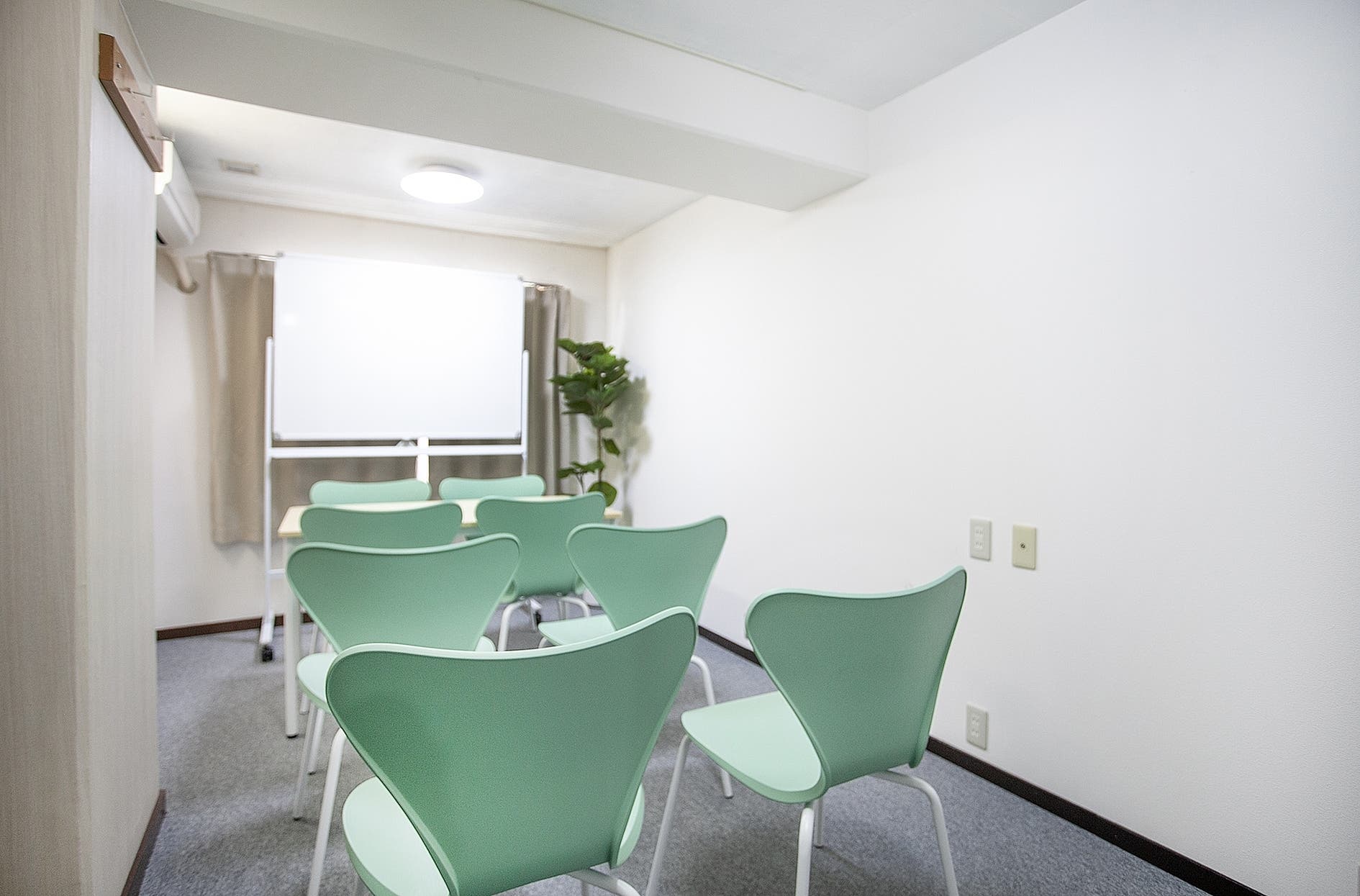 東中野駅30秒サロン可【即予約可・高速度WiFi・除菌完備】各種教室、会議、商談、面接、研修、ボードゲーム等に最適な個室スペースの写真11