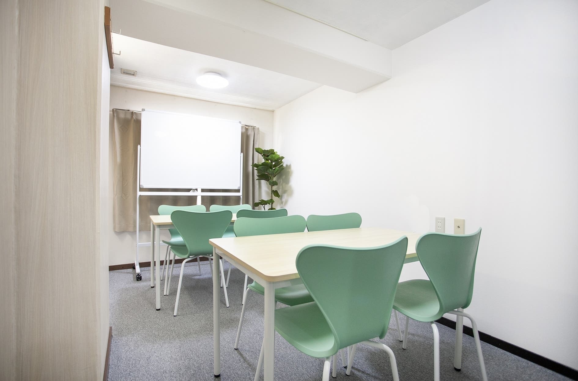 東中野駅30秒サロン可【即予約可・高速度WiFi・除菌完備】各種教室、会議、商談、面接、研修、ボードゲーム等に最適な個室スペースの写真14