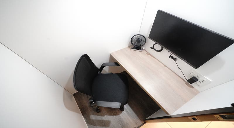 ＜ワークブース海老名マルイNo.1＞🉐休日が特にお得🉐完全個室💼Wi-Fi📶モニター🖥テレワーク/Web会議/面接