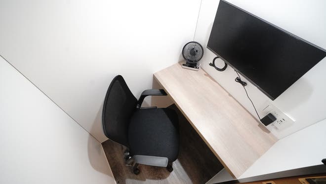 <ワークブース海老名マルイNo.1>完全個室💼Wi-Fi📶モニター🖥テレワーク/Web会議/面接/自習/作業の写真1