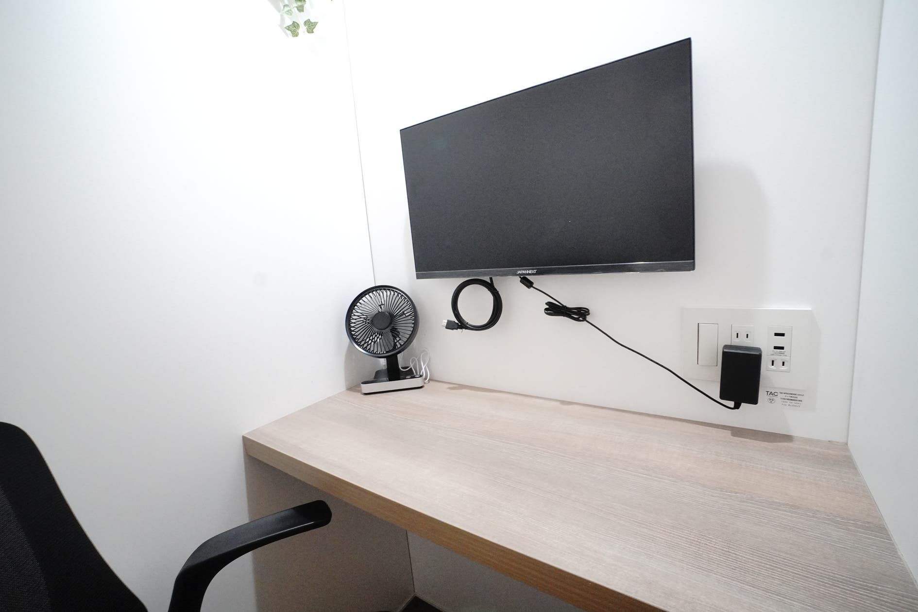 ＜ワークブース海老名マルイNo.1＞完全個室💼Wi-Fi📶モニター🖥テレワーク/Web会議/面接/自習/作業の写真3