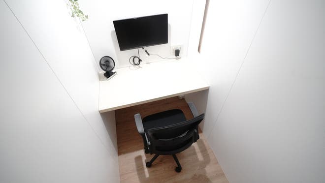<ワークブース海老名マルイNo.3>完全個室💼Wi-Fi📶モニター🖥テレワーク/Web会議/面接/自習/作業の写真2