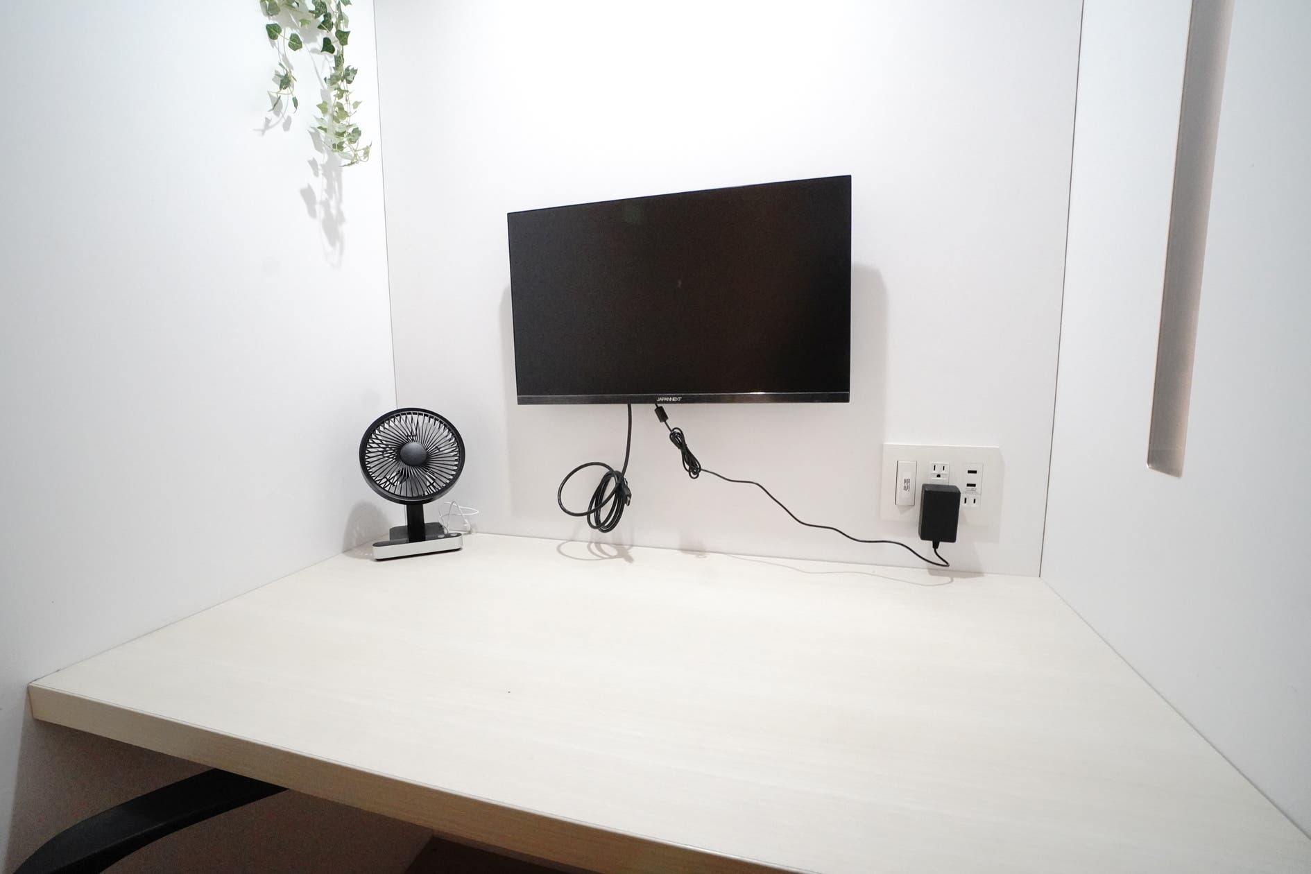 ＜ワークブース海老名マルイNo.3＞完全個室💼Wi-Fi📶モニター🖥テレワーク/Web会議/面接/自習/作業の写真3