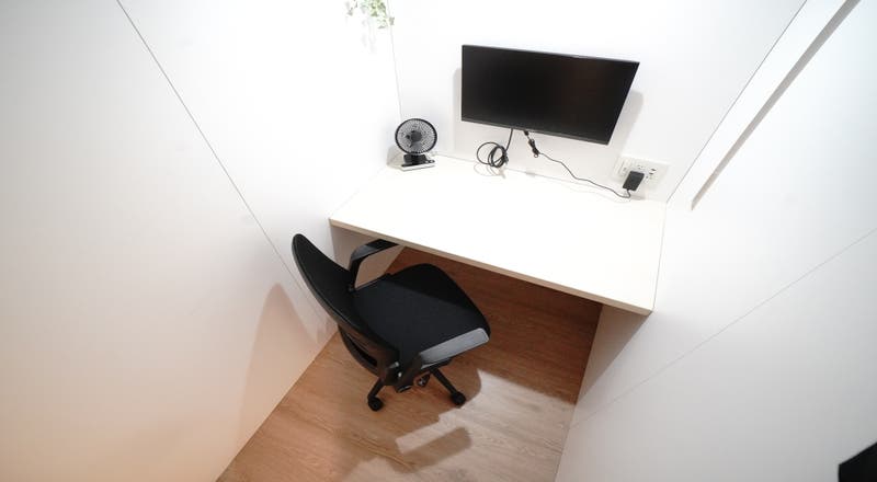 ＜ワークブース海老名マルイNo.4＞🉐休日が特にお得🉐完全個室💼Wi-Fi📶モニター🖥テレワーク/Web会議/面接