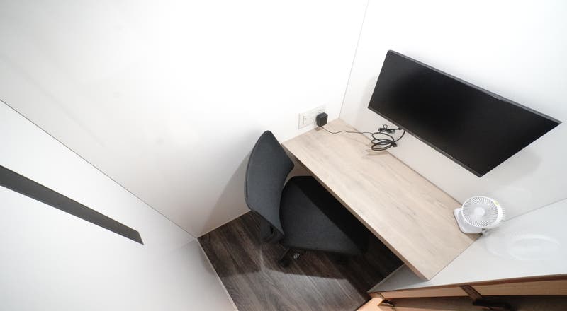 ＜ワークブース海老名マルイNo.5＞🉐休日が特にお得🉐完全個室💼Wi-Fi📶モニター🖥テレワーク/Web会議/面接