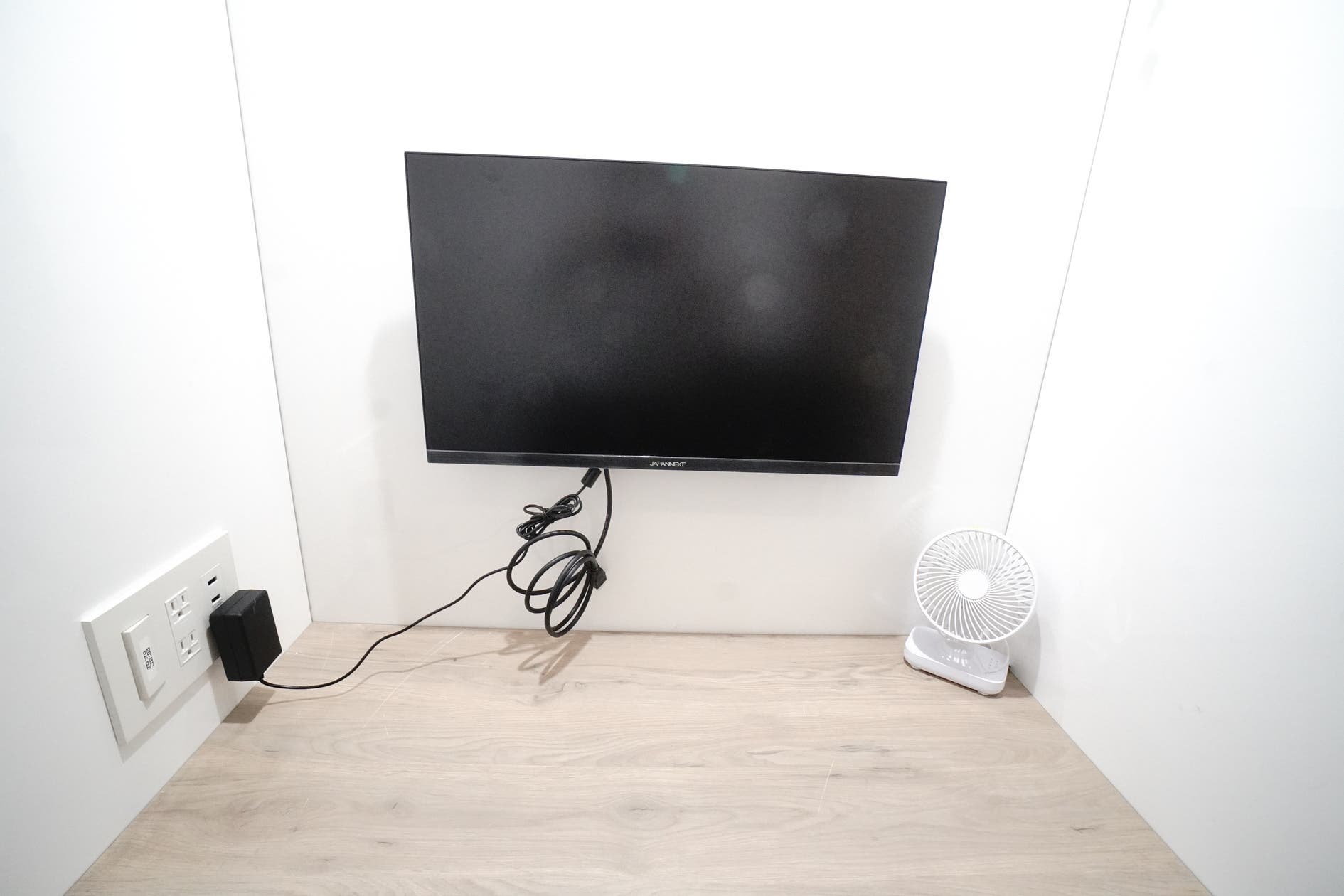 ＜ワークブース海老名マルイNo.5＞完全個室💼Wi-Fi📶モニター🖥テレワーク/Web会議/面接/自習/作業の写真2