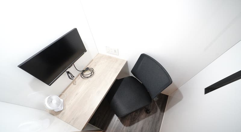 ＜ワークブース海老名マルイNo.6＞🉐休日が特にお得🉐完全個室💼Wi-Fi📶モニター🖥テレワーク/Web会議/面接