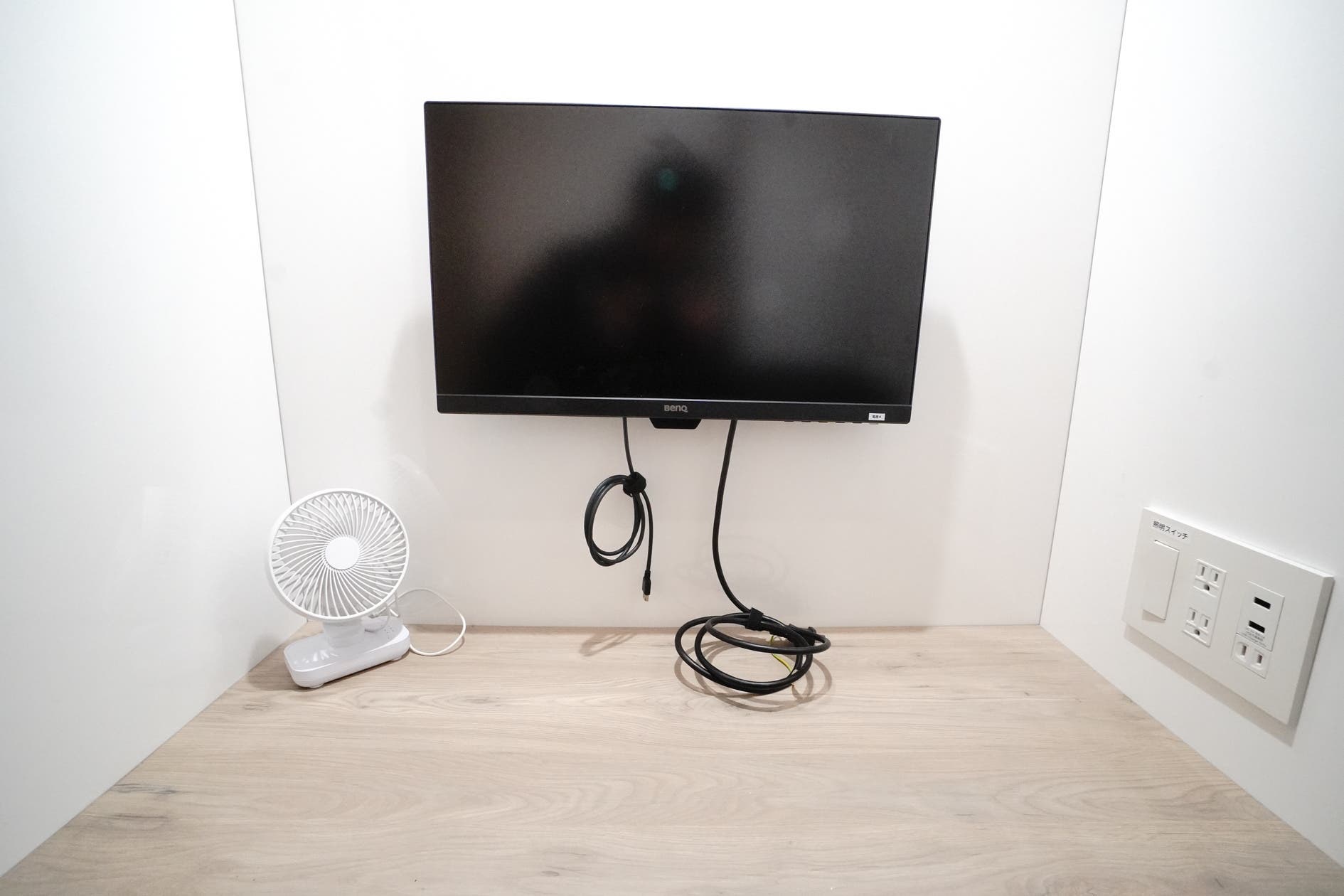 ＜ワークブース海老名マルイNo.6＞完全個室💼Wi-Fi📶モニター🖥テレワーク/Web会議/面接/自習/作業の写真3