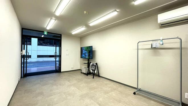 ◇◆改装済でキレイ・広い◆◇1階・店舗で視認性抜群★岡山駅徒歩3分★24時間営業★ゆったり12名★wi-fi完備★55型モニターの写真17