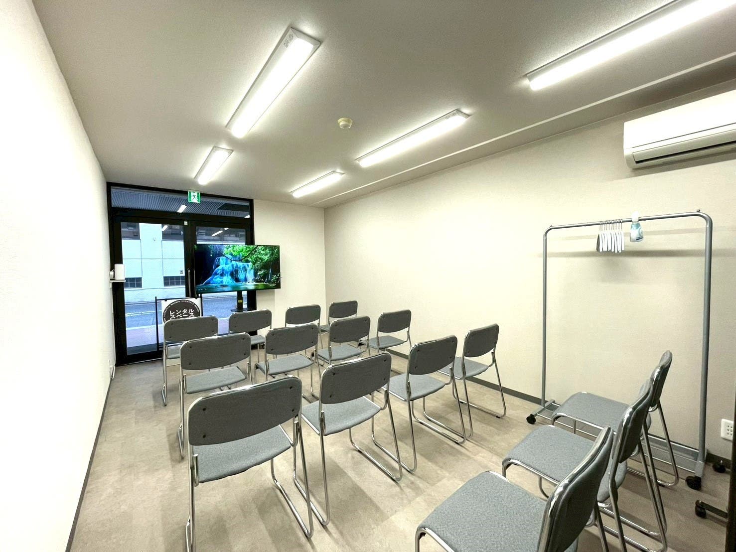 ◇◆改装済でキレイ・広い◆◇１階・店舗で視認性抜群★岡山駅徒歩3分★24時間営業★ゆったり12名★wi-fi完備★55型モニターの写真4