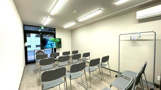 ◇◆改装済でキレイ・広い◆◇1階・店舗で視認性抜群★岡山駅徒歩3分★24時間営業★ゆったり12名★wi-fi完備★55型モニターの写真4