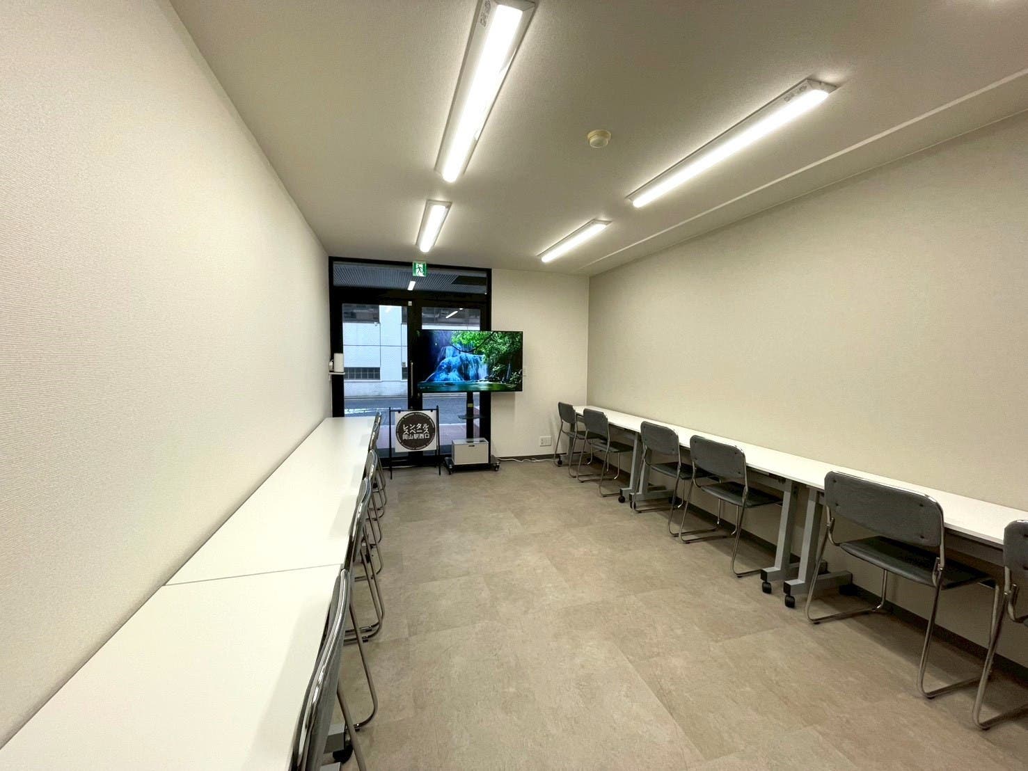 ◇◆改装済でキレイ・広い◆◇１階・店舗で視認性抜群★岡山駅徒歩3分★24時間営業★ゆったり12名★wi-fi完備★55型モニターの写真5