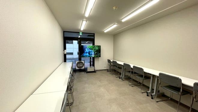 ◇◆改装済でキレイ・広い◆◇1階・店舗で視認性抜群★岡山駅徒歩3分★24時間営業★ゆったり12名★wi-fi完備★55型モニターの写真5