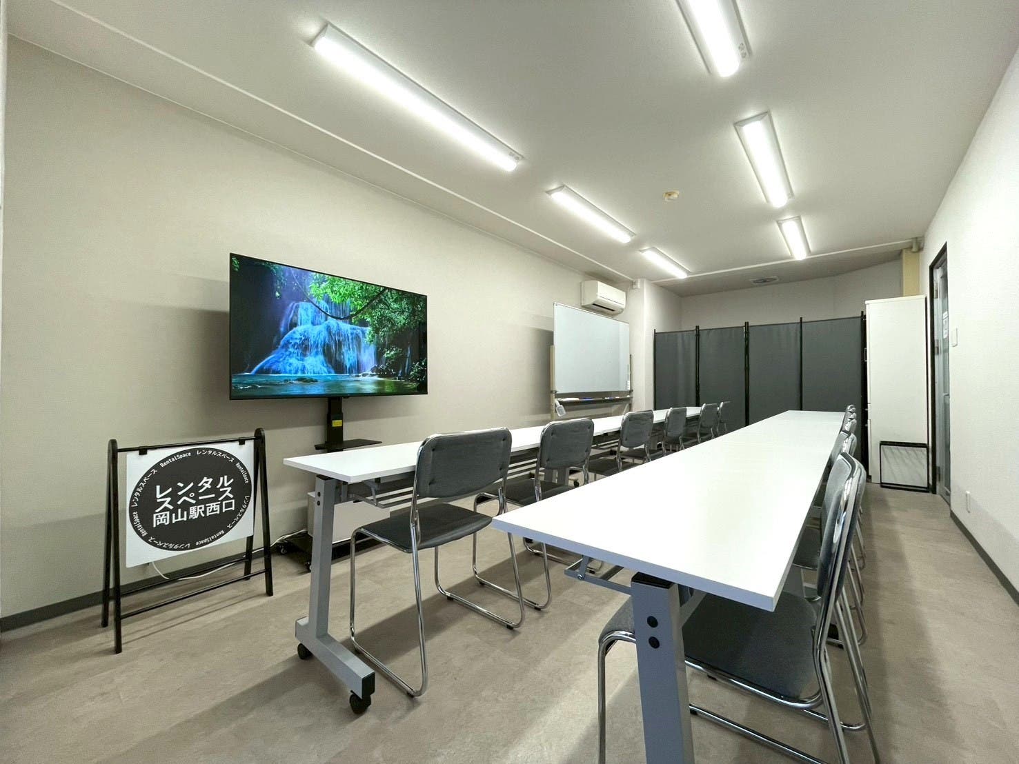 ◇◆改装済でキレイ・広い◆◇１階・店舗で視認性抜群★岡山駅徒歩3分★24時間営業★ゆったり12名★wi-fi完備★55型モニターの写真9