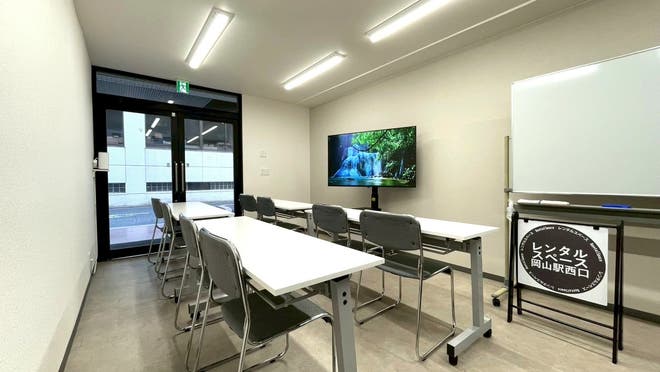 ◇◆改装済でキレイ・広い◆◇1階・店舗で視認性抜群★岡山駅徒歩3分★24時間営業★ゆったり12名★wi-fi完備★55型モニターの写真3