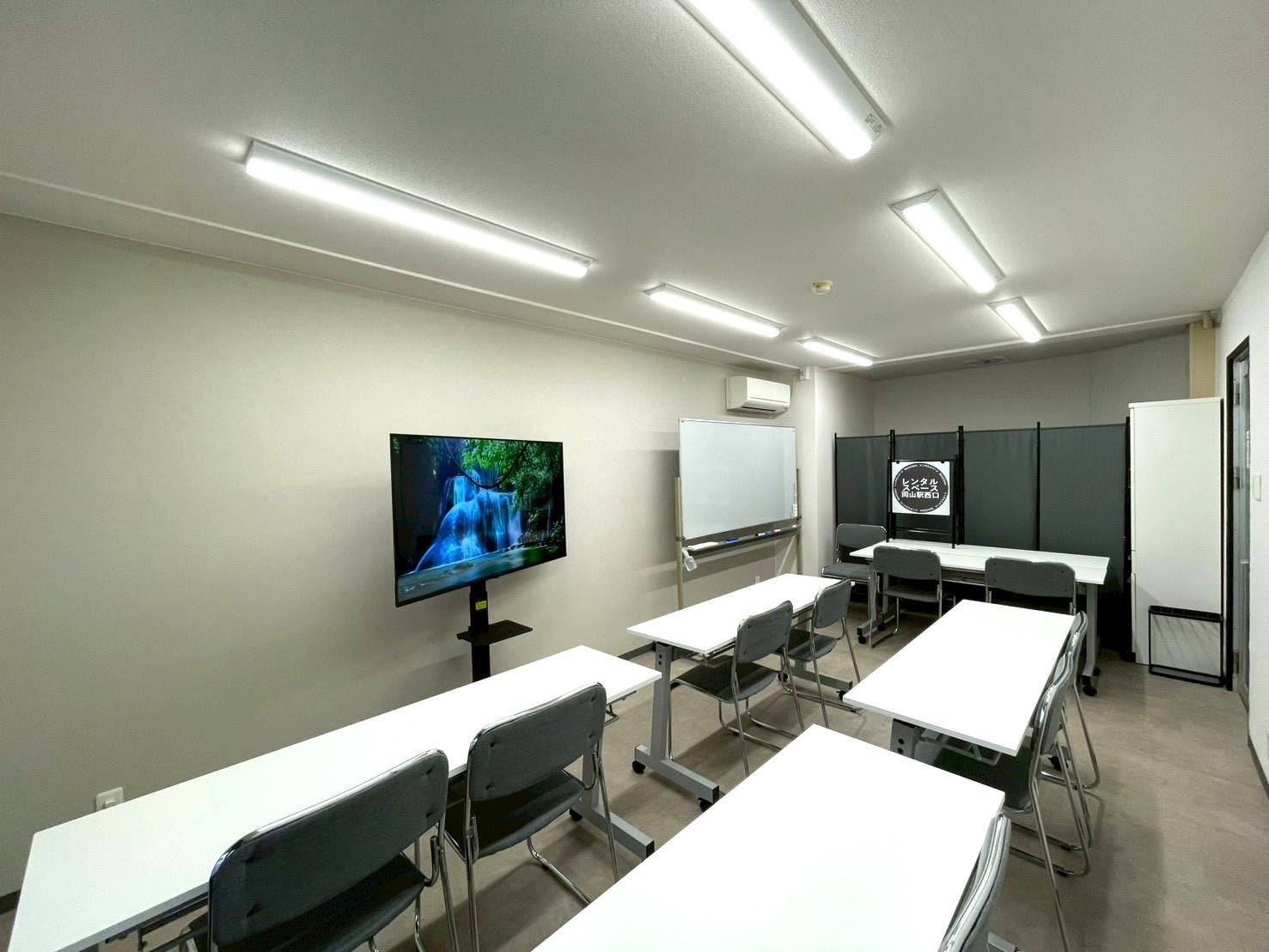 ◇◆改装済でキレイ・広い◆◇１階・店舗で視認性抜群★岡山駅徒歩3分★24時間営業★ゆったり12名★wi-fi完備★55型モニターの写真10