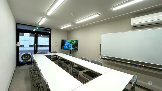 ◇◆改装済でキレイ・広い◆◇1階・店舗で視認性抜群★岡山駅徒歩3分★24時間営業★ゆったり12名★wi-fi完備★55型モニターの写真8