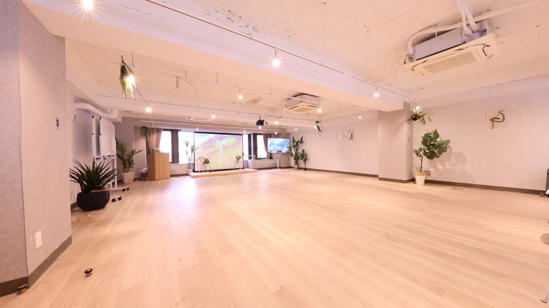 #イーストGoburin2nd【東新宿】クリスマス🎄忘年会🤶駅1分/席数84立食100名飲食/120㌅画面/会議/セミナーの写真8