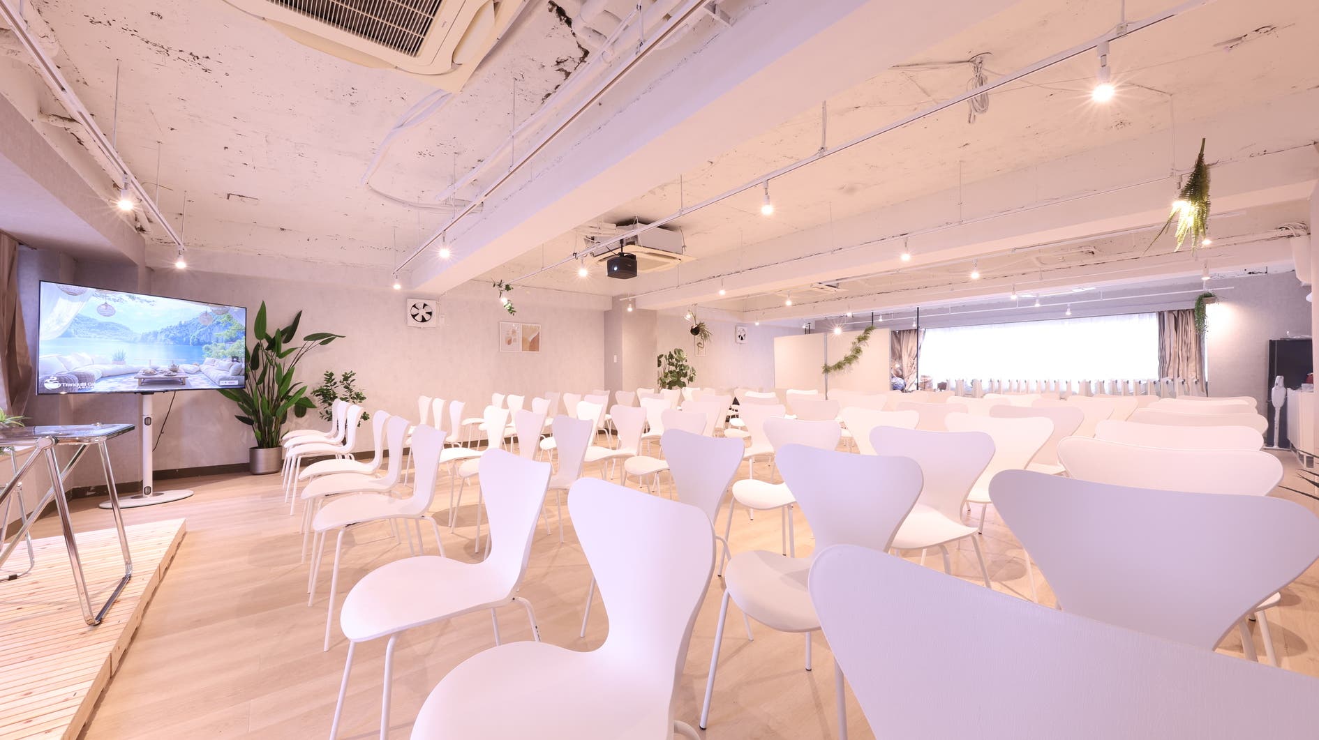 #イーストGoburin2nd【東新宿】クリスマス🎄忘年会🤶駅1分/席数84立食100名飲食/120㌅画面/会議/セミナーの写真12