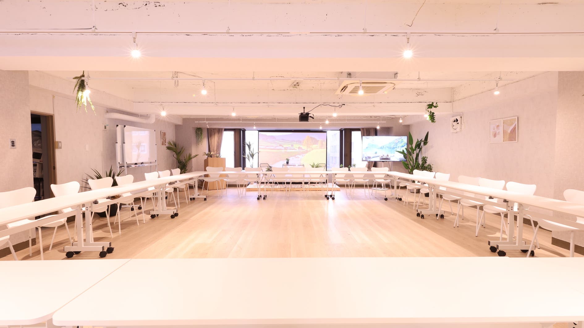 #イーストGoburin2nd【東新宿】クリスマス🎄忘年会🤶駅1分/席数84立食100名飲食/120㌅画面/会議/セミナーの写真13