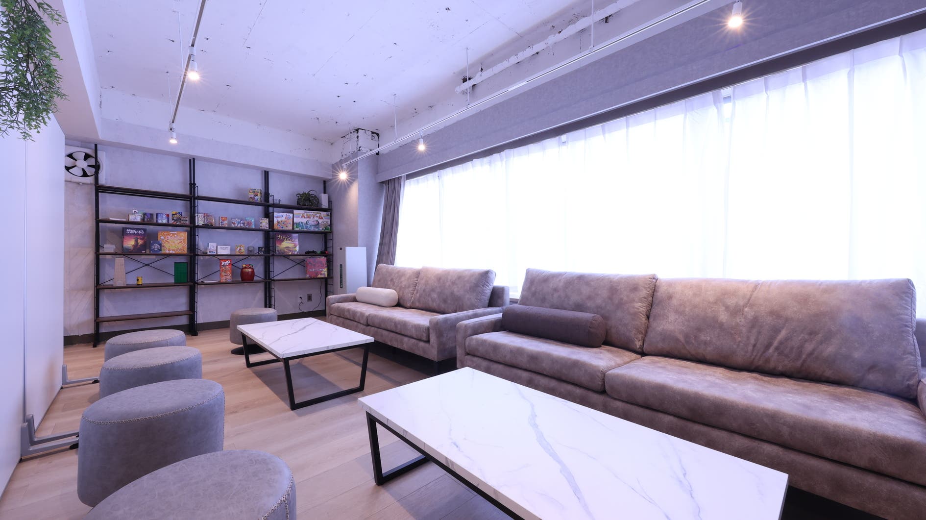 #イーストGoburin2nd【東新宿】クリスマス🎄忘年会🤶駅1分/席数84立食100名飲食/120㌅画面/会議/セミナーの写真20