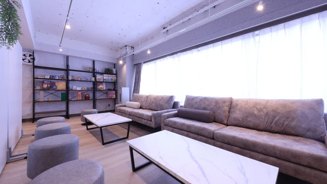 #イーストGoburin2nd【東新宿】クリスマス🎄忘年会🤶駅1分/席数84立食100名飲食/120㌅画面/会議/セミナーの写真20