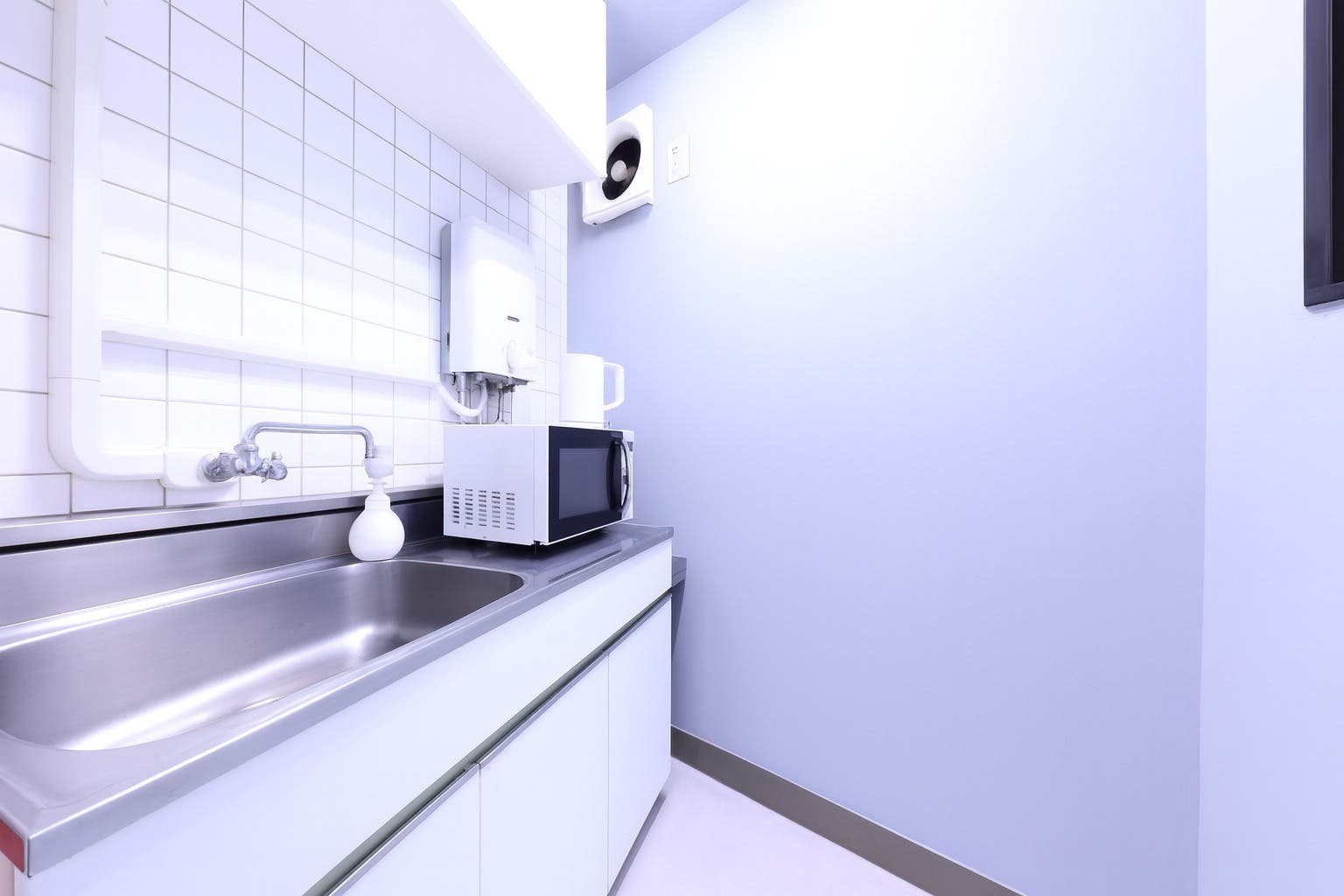 #イーストGoburin2nd【東新宿】クリスマス🎄忘年会🤶駅1分/席数84立食100名飲食/120㌅画面/会議/セミナーの写真25