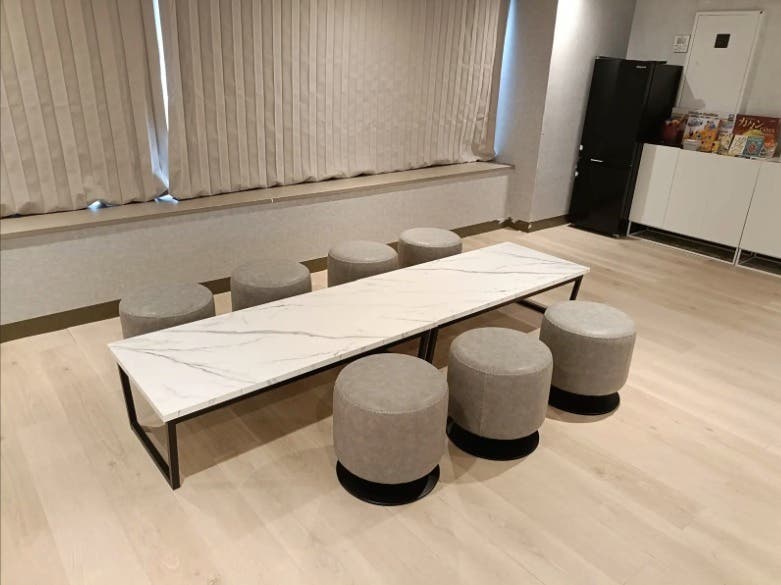 #イーストGoburin2nd【東新宿】クリスマス🎄忘年会🤶駅1分/席数84立食100名飲食/120㌅画面/会議/セミナーの写真5