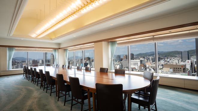 【大ヒロマ_22名会議室】銀山町駅から徒歩2分!眺めの良い広々とした会議室(大型モニター・電源タップ無料/高速Wi-Fiあり)の写真1