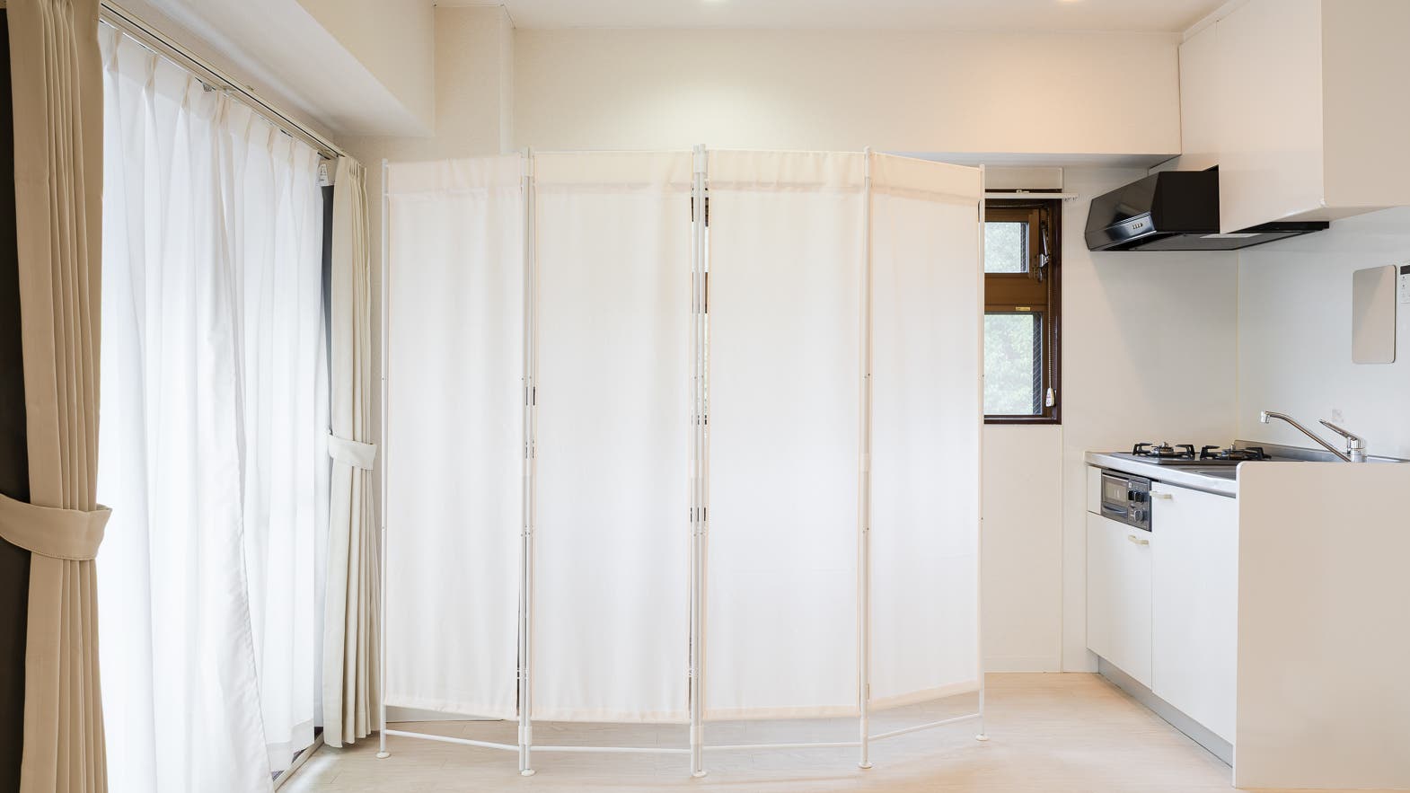 New🎊 鶴見駅 徒歩 3分！明るく清潔な鏡張りスタジオの写真3