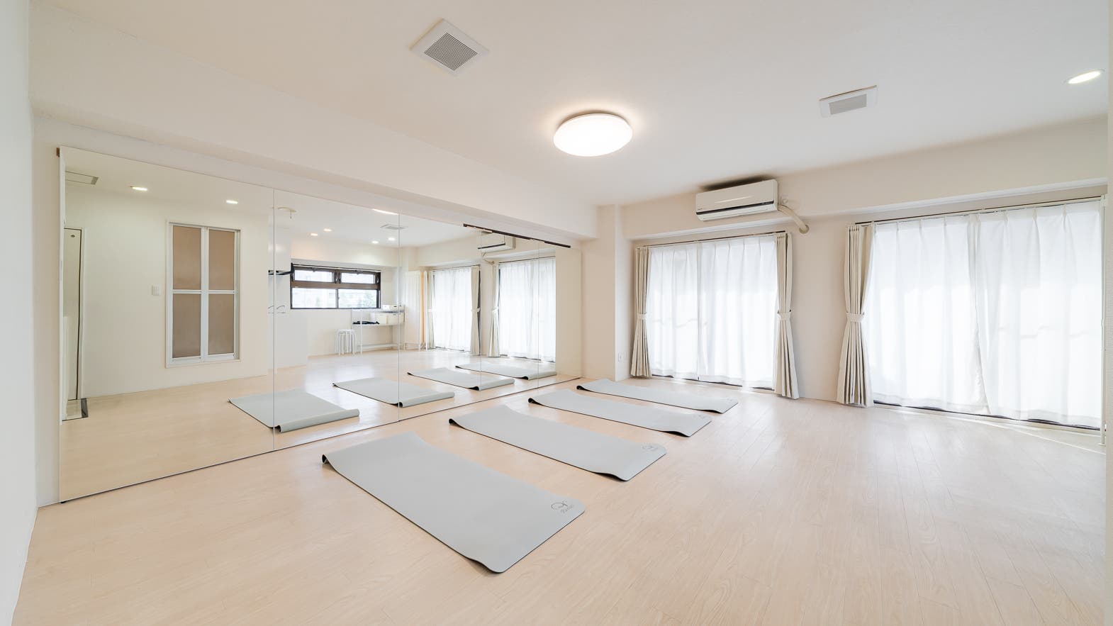 New🎊 鶴見駅 徒歩 3分！明るく清潔な鏡張りスタジオの写真13