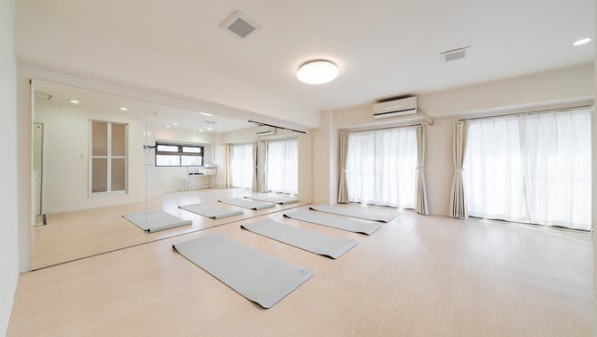 New🎊 鶴見駅 徒歩 3分!明るく清潔な鏡張りスタジオの写真13