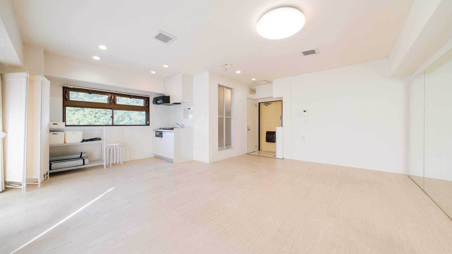 New🎊 鶴見駅 徒歩 3分！明るく清潔な鏡張りスタジオの写真7