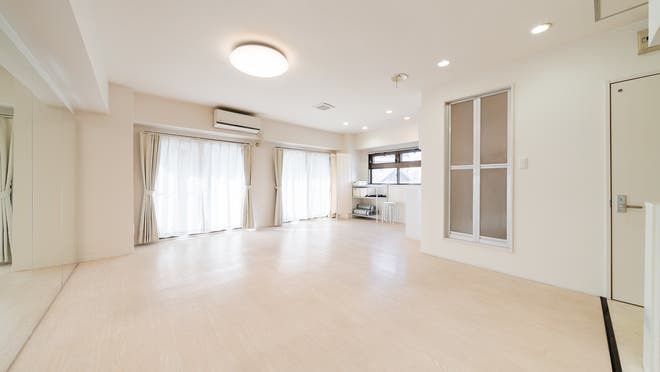 New🎊 鶴見駅 徒歩 3分!明るく清潔な鏡張りスタジオの写真9