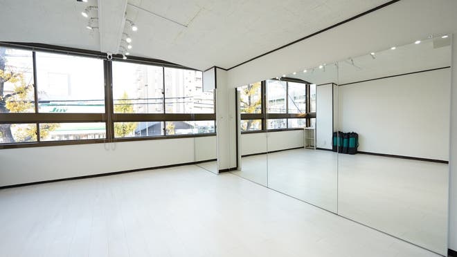 自然光たっぷり開放的なスタジオの写真1