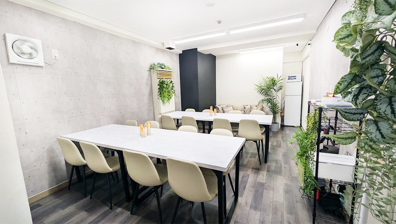 \内装リニューアル！/🎄クリスマス＆忘年会大人気‼️🎅🥂30名までOK!電子タバコOK🚬プロジェクター｜法人利用[79]の写真1