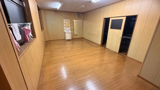 広々とした駐車場・机椅子付部屋を貸し出しの写真9